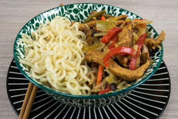 Kineska mešavina sa nudlama – Povrće - uvek u glavnoj ulozi – Recepti ...
